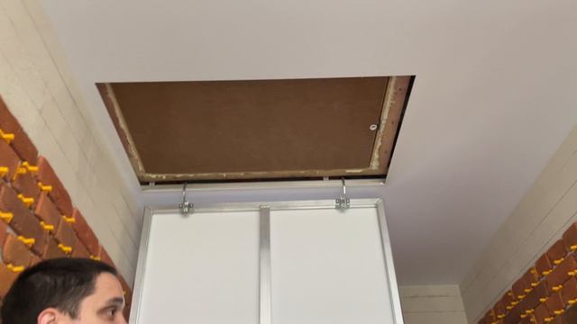 Люк в натяжном потолке