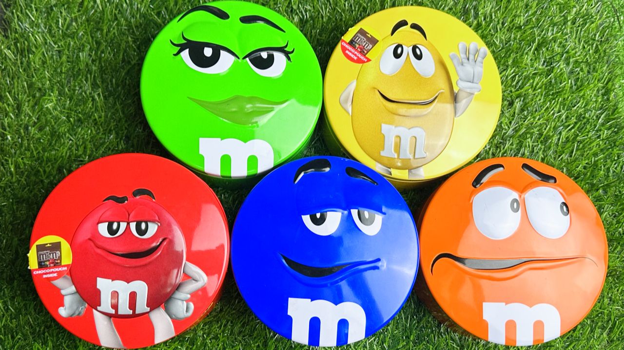 Удовольствие на несколько минут: 3 радужные ванночки с конфетами M&M's и волшебной слизью