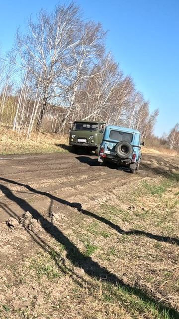 Два УАЗика встретились на одной дороге, жмут руки #велопоездка #велосипед #Тюмень