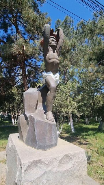 Жанровая скульптура Прометей в Анапе