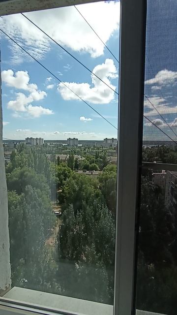 Вид из окна манит на природу...