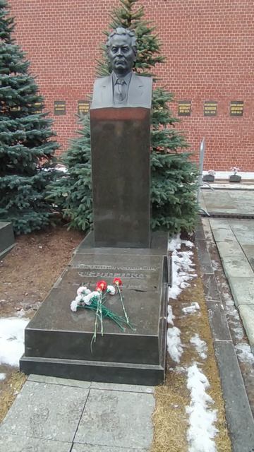 День памяти И. В. Сталина Москва, Некрополь у Кремлёвской стены, могила К. У. Черненко  Фрагмент 34