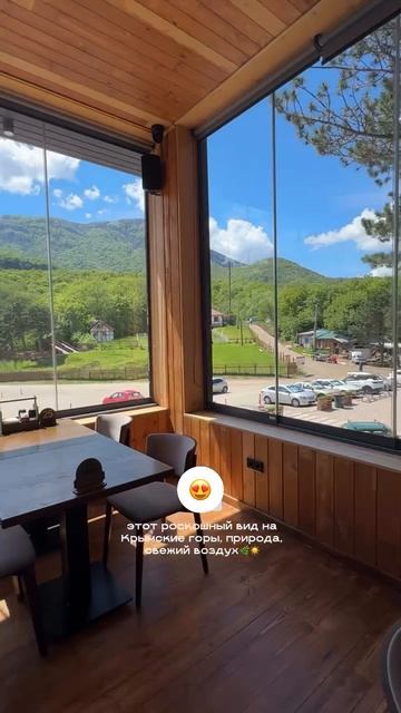 Безрамное остекление террасы ресторана в Крыму