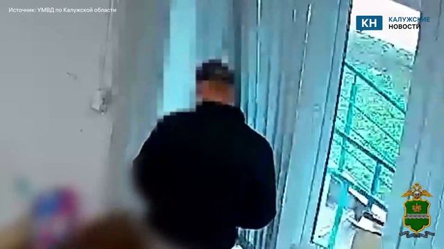 Пустую коробку вернул, а ноутбук спрятал под одеждой калужанин