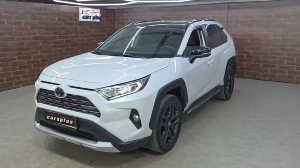 Toyota RAV4 (XA50) 2022 года выпуска
