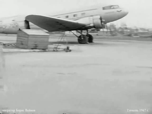 1967 год. Тюмень. Плеханово. Труппа драматического театра улетает на гастроли.