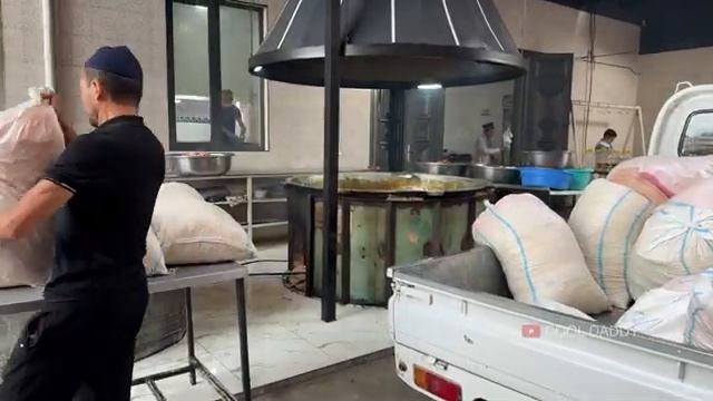 НЕВЕРОЯТНО! Самый Безумный Центр Плова в Узбекистане! Тысячи Людей Приходят Сюда ради ЭТОГО ПЛОВА