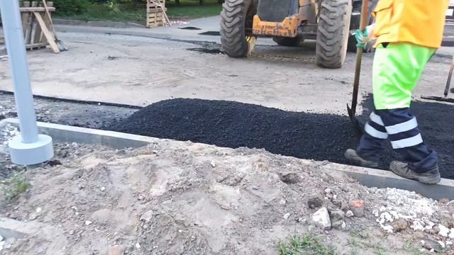 Аренда мини катка и асфальтоукладчика