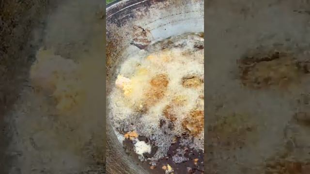 Потрясающий рецепт приготовления аппетитной хрустящей курицы во фритюре.