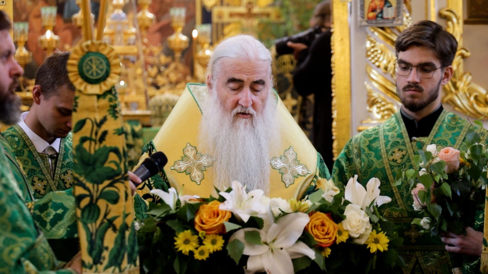 Троица – тайна живого Бога, открывающего Себя человеку
