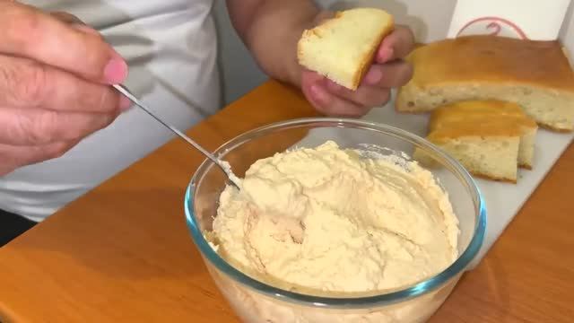Нежный сливочный куриный паштет.
