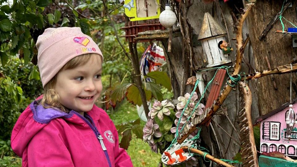 Прогулка Арины с родителями по уголкам Ленинградской области