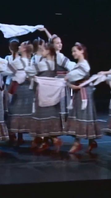 «Закрутасы с платочками» — общий план. Весь ансамбль «Кружева»