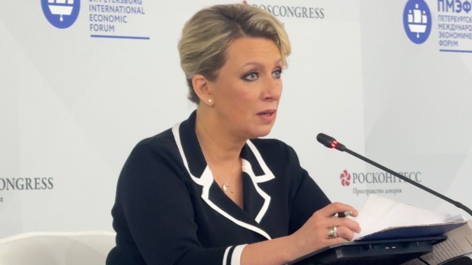 Захарова расплакалась, рассказывая о погибших на Луганщине студентах
