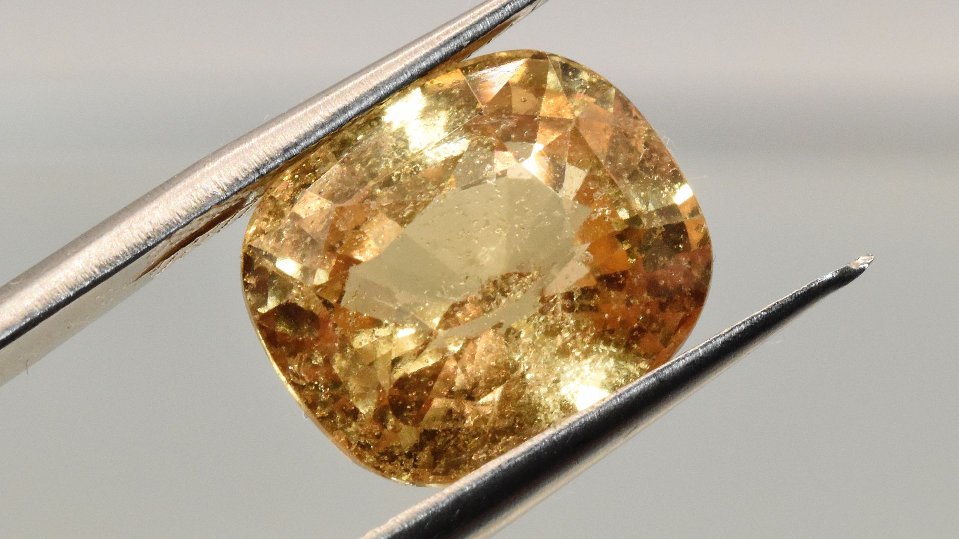 Гранат Гроссуляр 10.95 ct. (Танзания) кушон.