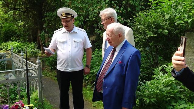 Цветы участнику взятия рейхстага