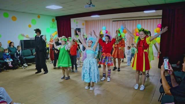 "Детство-это целый мир!". Полная версия. Театрализованная игровая программа. "Ступеньки",