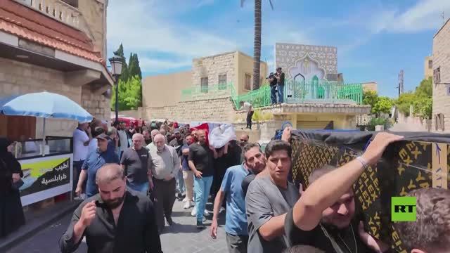 تشييع 6 أفراد من عائلة واحدة قتلوا في غارة إسرائيلية استهدفت منزلا جنوبي لبنان