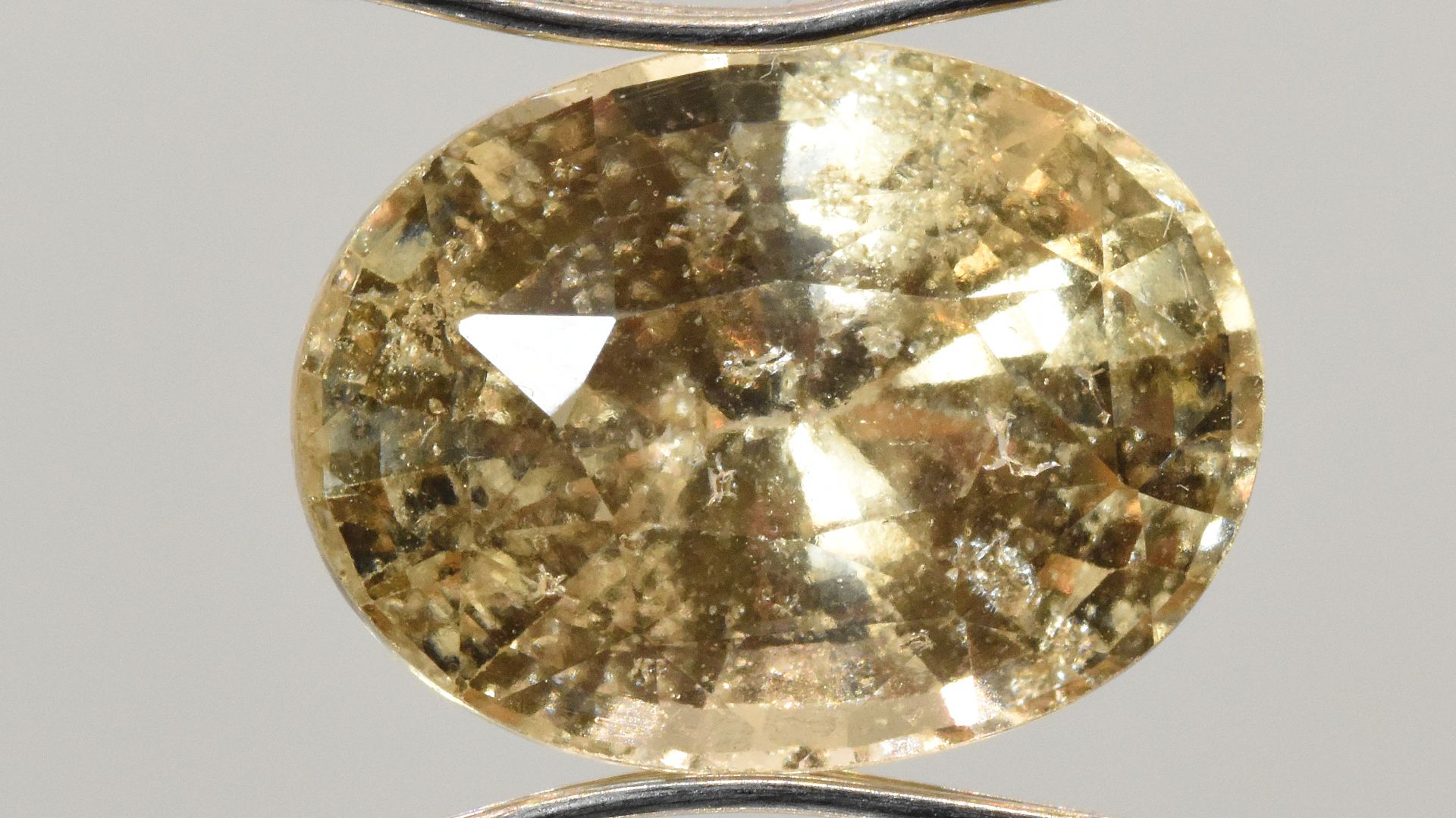 Гранат Гроссуляр 9.80 ct. (Танзания) овал.