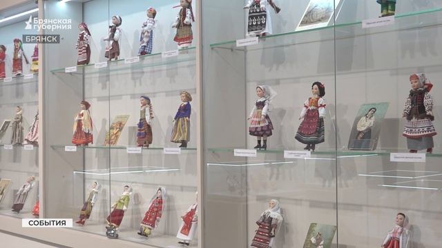 В Брянском краеведческом музее открылась выставка «Куклы большой страны»