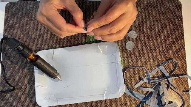 СЕРЬГИ-РОЗОЧКИ ИЗ ДЖИНСОВ СВОИМИ РУКАМИ | Украшения из джинсовой ткани | Handmade