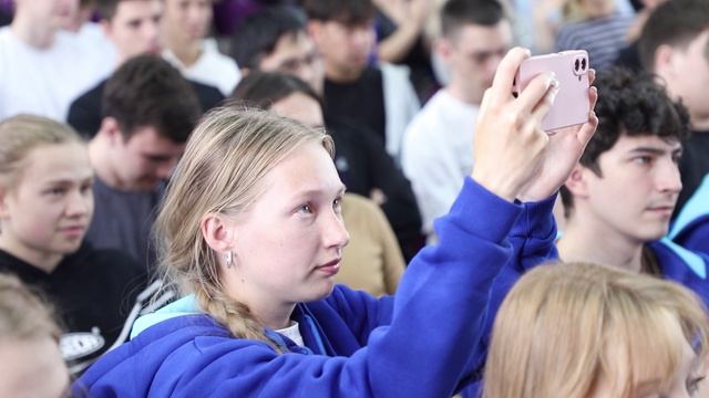 Копят на отдых, гаджеты и даже на автомобиль
