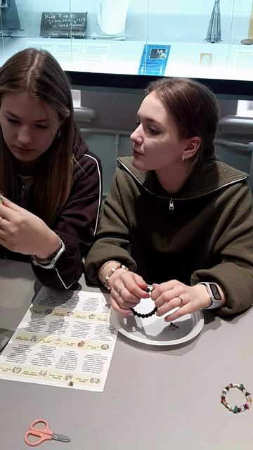 Делаем с девушками брелоки своими руками