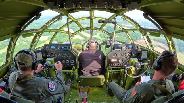 обзор кабины (Cockpit View) исторического бомбардировщика B-29 «Doc» во время полного полета