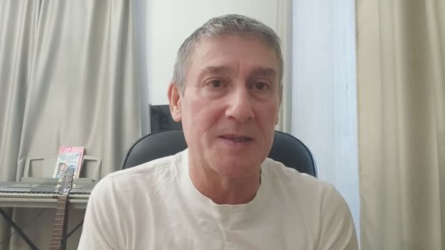 Моя новая песня и попытка спеть самому.