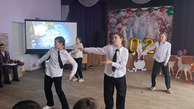 Танец "Меня тянет хулиганить". Планета "Девчонки Марсианки" -Юбилейновская школа Алешкинского района