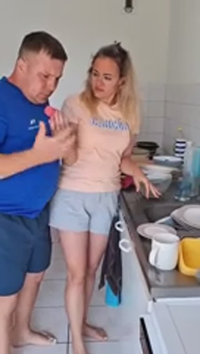 И так каждый день, упс — «Смешная семейка»🤣смешной юмор.