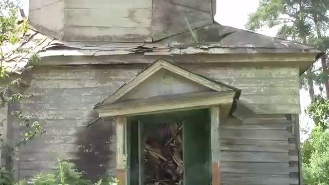 Заброшенная церковь Георгия победоносца в деревне Ручьи.
