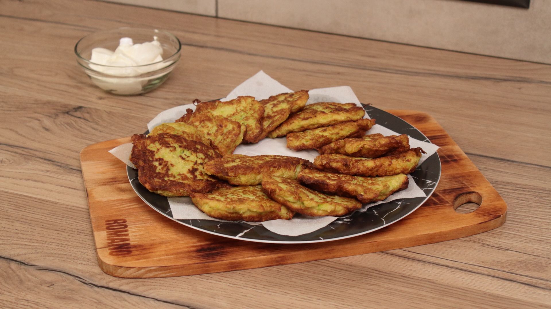 Рецепт оладьи из кабачков вкусные и нежные готовятся очень легко и быстро
