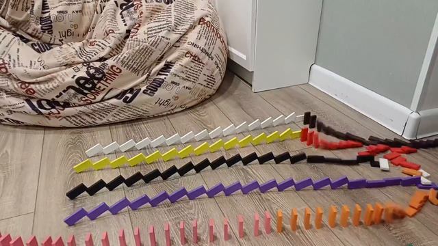 Цепная реакция из домино