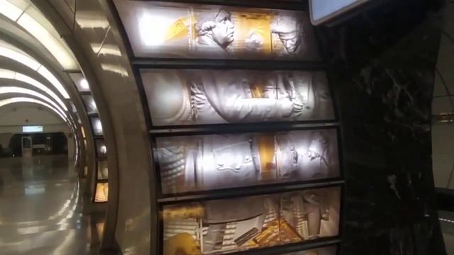 Станция метро Фонвизинская - интерьер, поезда, пассажиры Москва, Светло-зелёная Линия Фрагмент 15
