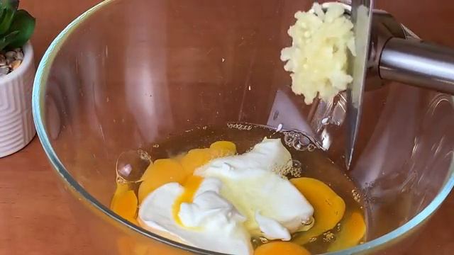 Просто вылейте яйца на кабачки Невероятно сытно быстро и просто Самые простые ингредиенты