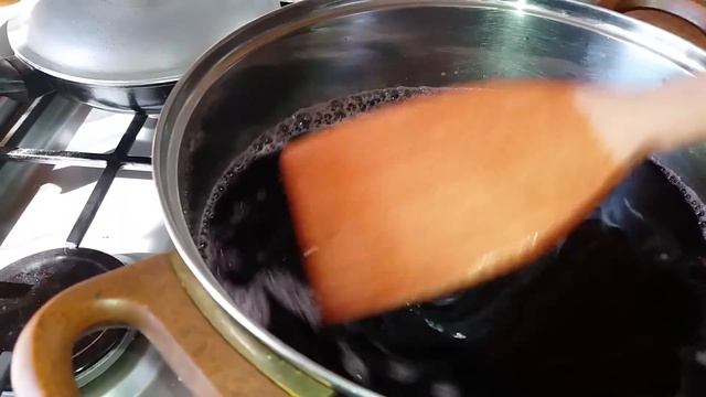 Добавление сахара в вино.