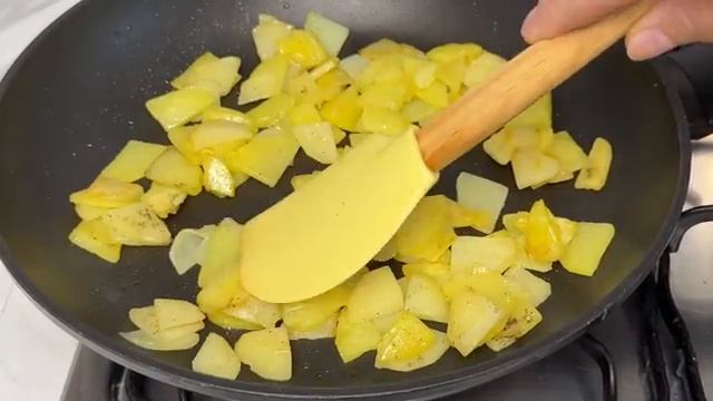 Просто нарежьте 2 картошки и добавьте 2 яйца Эта картошка вкуснее чем в ресторане Быстро Просто