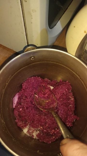 Подготовка к водяной бане. Первый сбор 2026. Rosa centifolia.