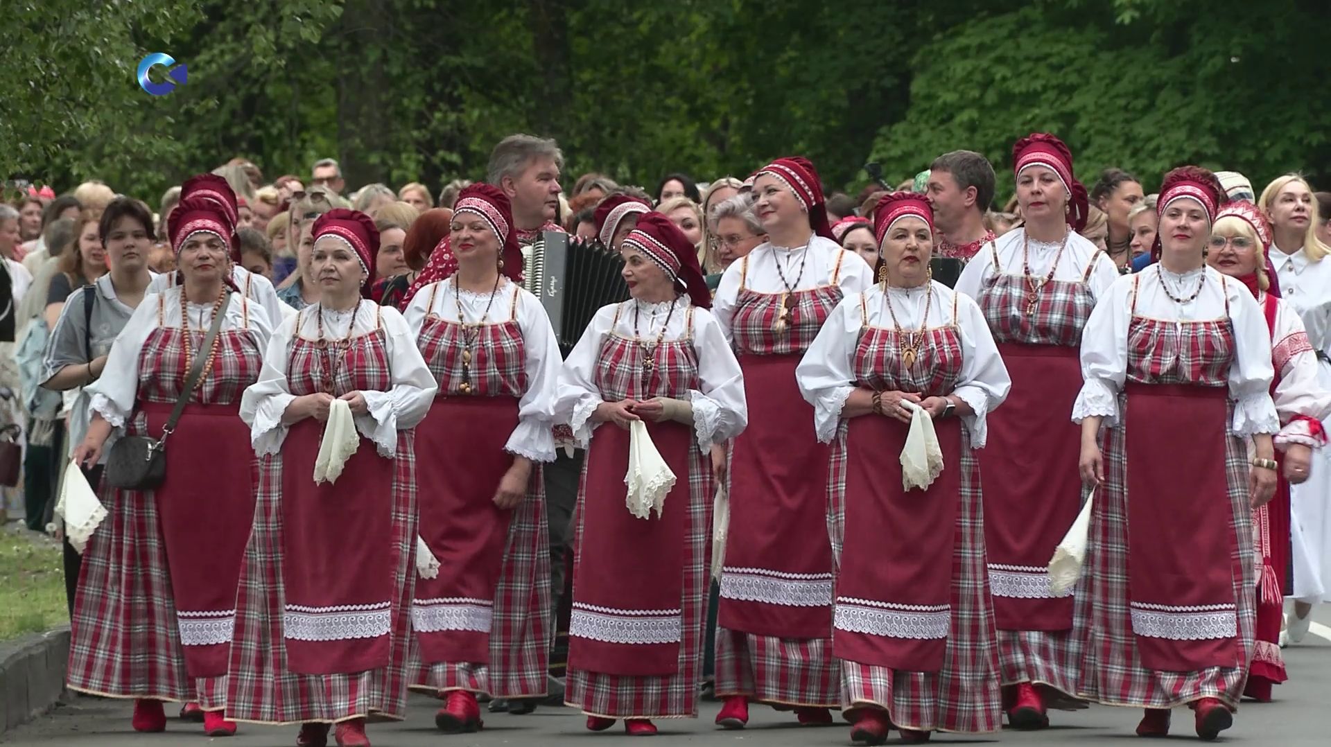 Праздничное шествие в преддверии XVI Форума женщин Карелии прошло в столице республики