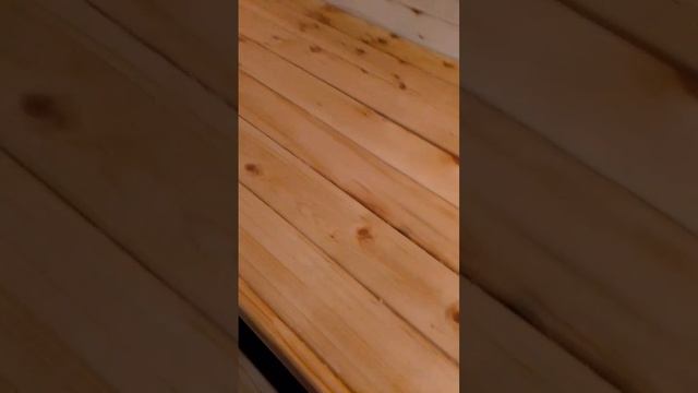 Каждому свое место, кому на лавке, кому -  ̶п̶о̶д̶ ̶л̶а̶в̶к̶о̶й̶  на полкé