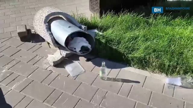 Очередной акт вандализма мэр Владимира призвал горожан беречь обновлённый сквер