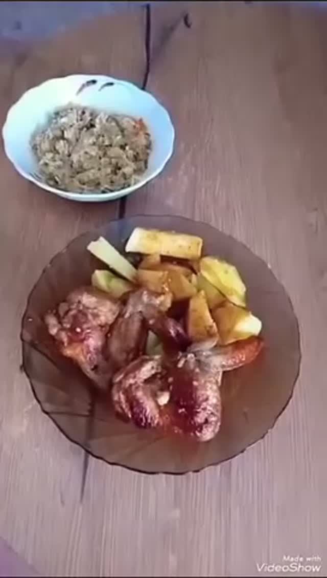 Жарим вкусные крылышки.