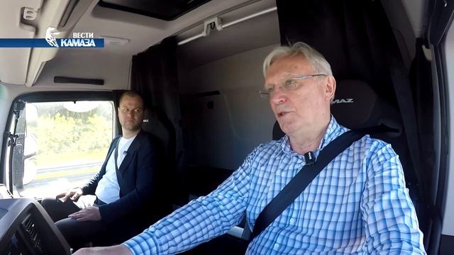 Генеральный директор ПАО «КАМАЗ» Сергей Когогин приехал на ПМЭФ-2026 за рулём нового КАМАЗ-65658 #К5
