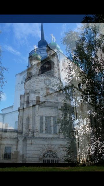 Небольшой город на берегу реки Вычегды.