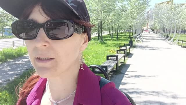 Встретилась с подружкой, покажу подарочек от неё