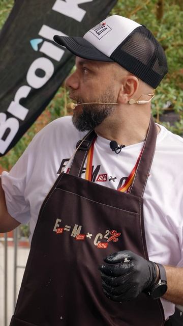 Воду в фарш добавляйте на не жирное мясное сырье. Мясо должно быть холодным!