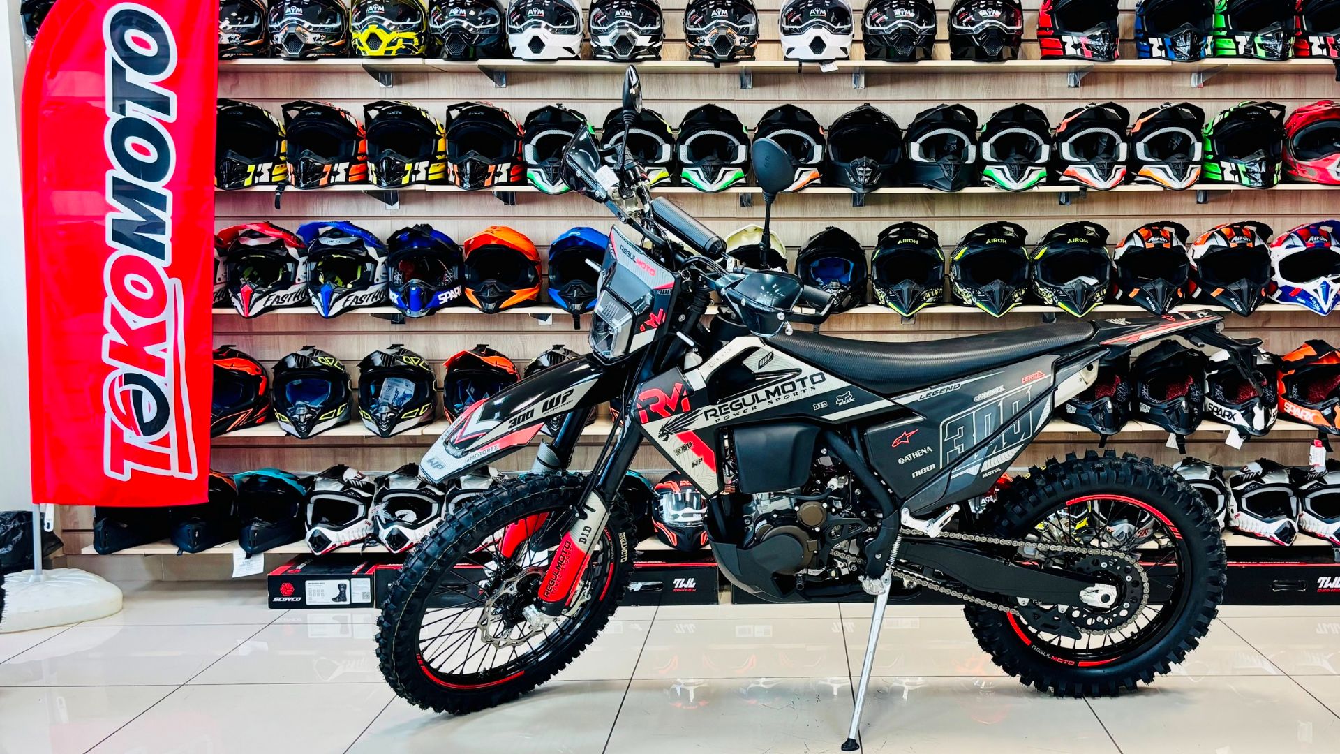 Мотоцикл Regulmoto LEGEND 300 с ПТС Черный красный (1)