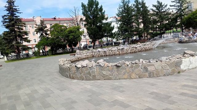 Пермь сквер с памятником Дзержинскому и фонтанами в центре города