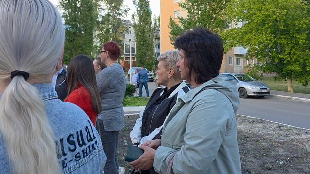Встреча главы городского округа Сергея Баталова с жителями посёлка во дворах жилых домов